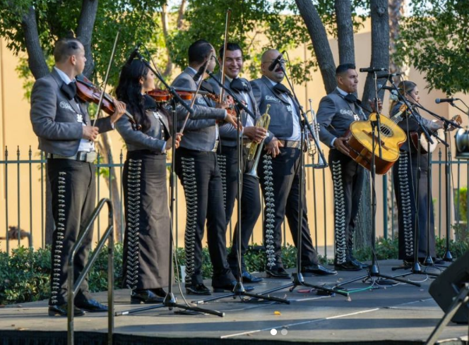 Mariachis en Los Angeles : Hire a 5 Star Mariachi - Ausente